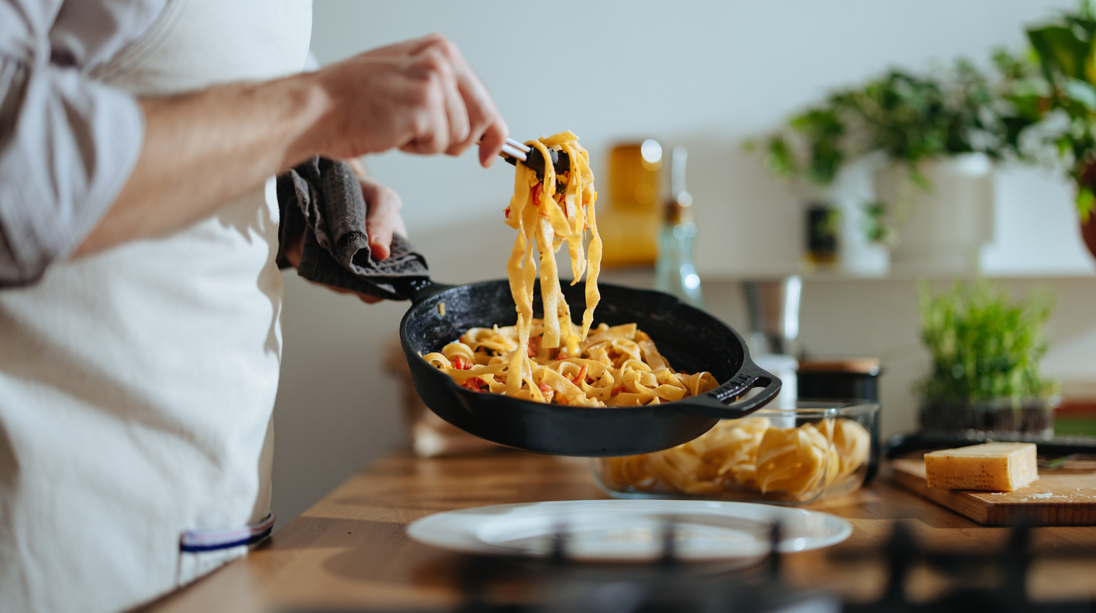how to boil pasta in sauce